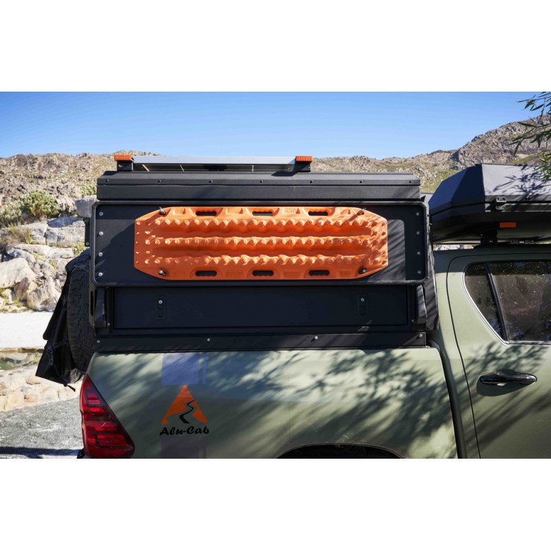 Alu-Cab ModCAP/Canopy Camper Max Trax table